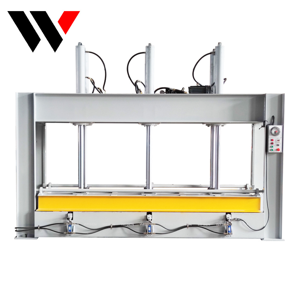 Cold press with 3 feeding rollers